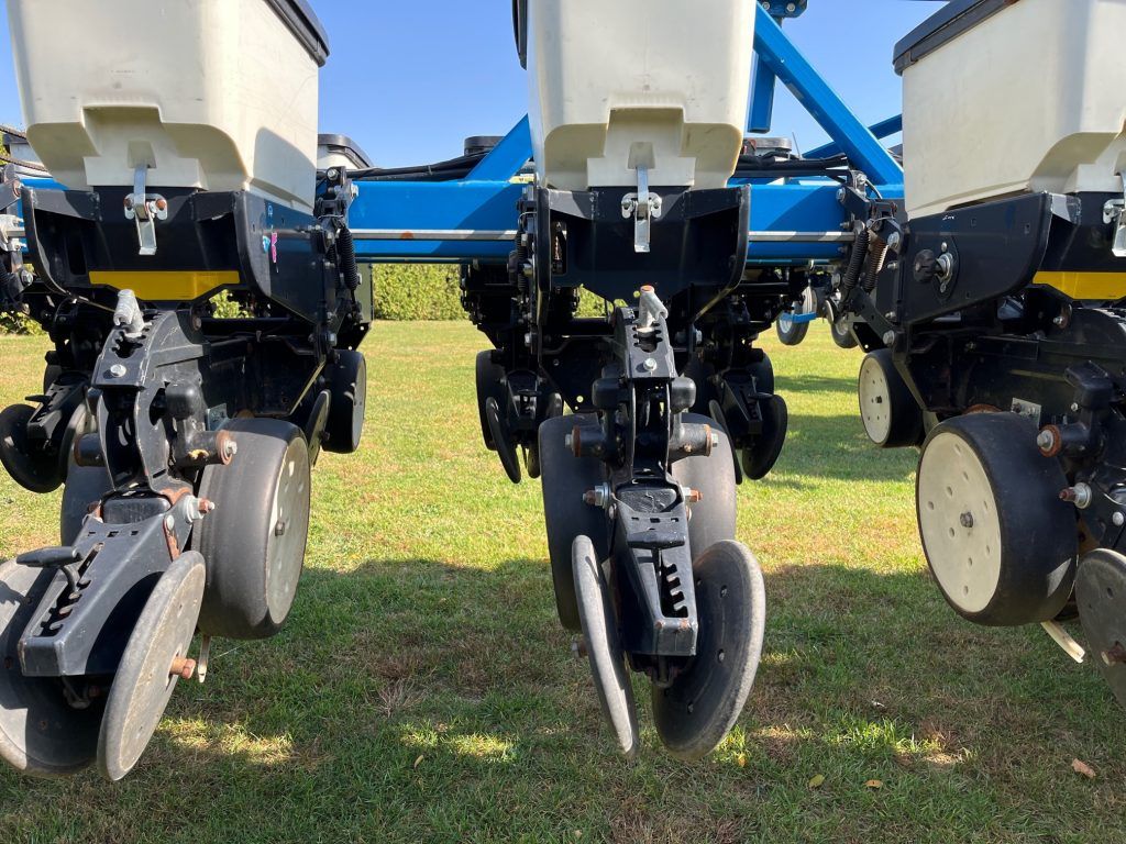 Kinze3600 40′ Twin Row – Kearney Planters
